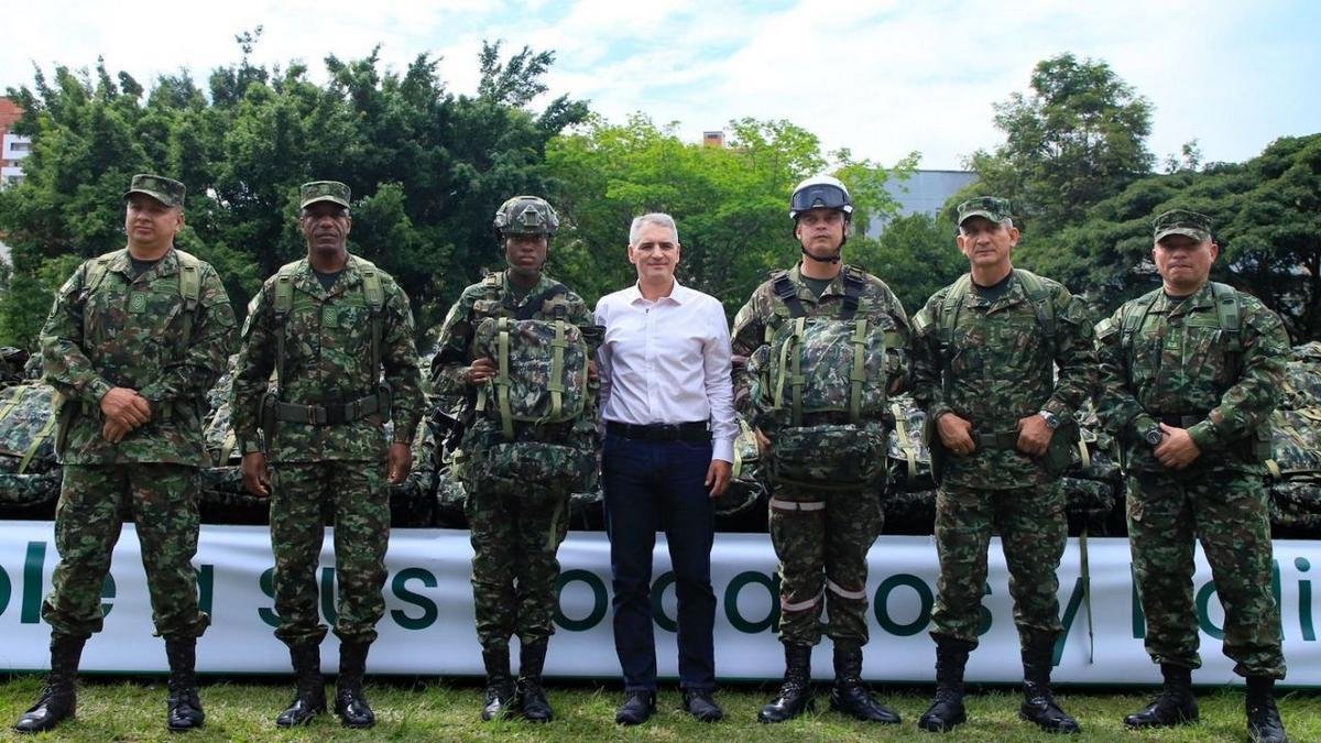 Interceptaron la línea del gobernador de Antioquia Andrés Julián Rendón en investigación por ...